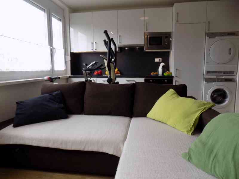 Prodej kompletně zařízeného bytu 1+kk 36,7 m² - Řepy - bazar - Hyperinzerce.cz