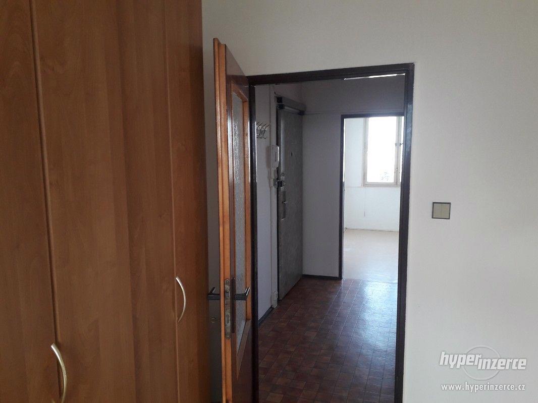 Samostatný pokoj v bytě 3+1, Praha 9-Prosek - bazar - Hyperinzerce.cz