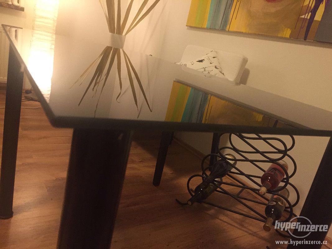 Psací stůl Ikea Glasholm černé sklo - bazar - Hyperinzerce.cz