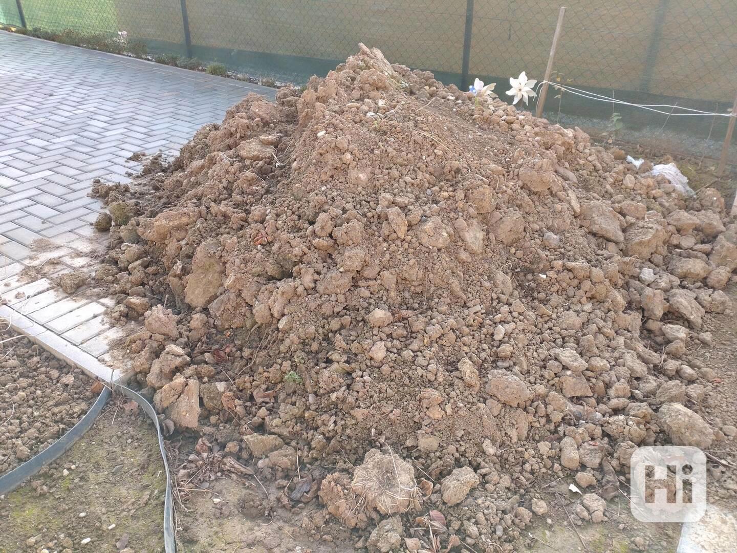 Hlína/ Zemina ZDARMA za odvoz - bazar - Hyperinzerce.cz
