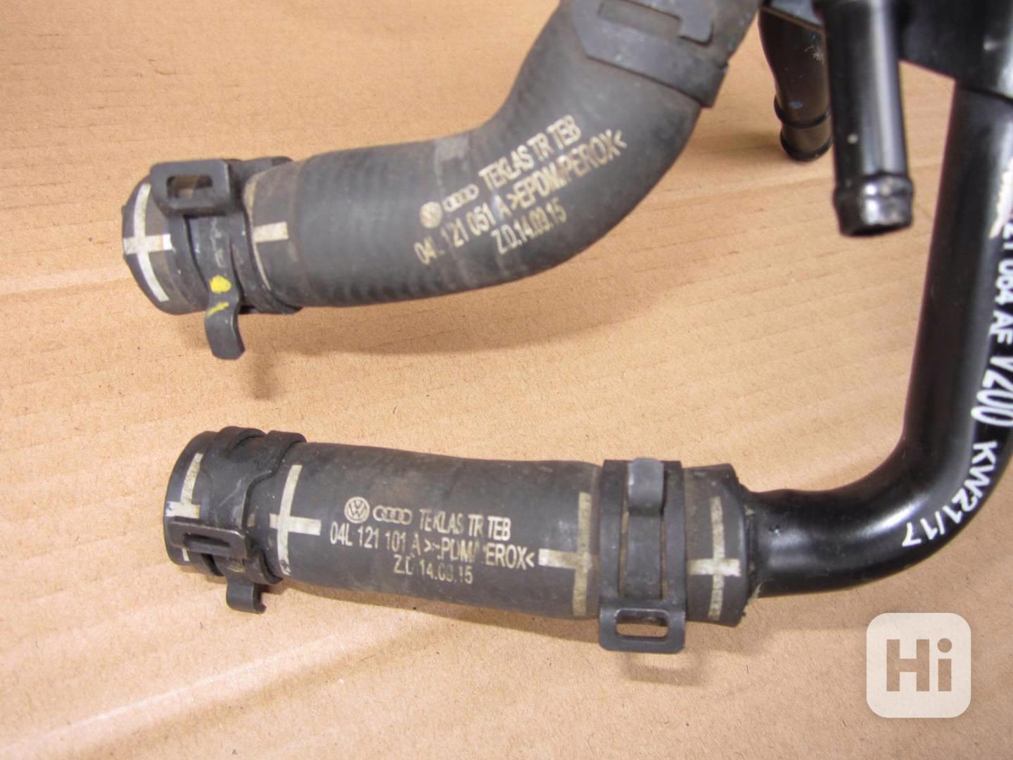 Vodni trubka 04L121064AF Originál VW 1,6 TDI - bazar - Hyperinzerce.cz