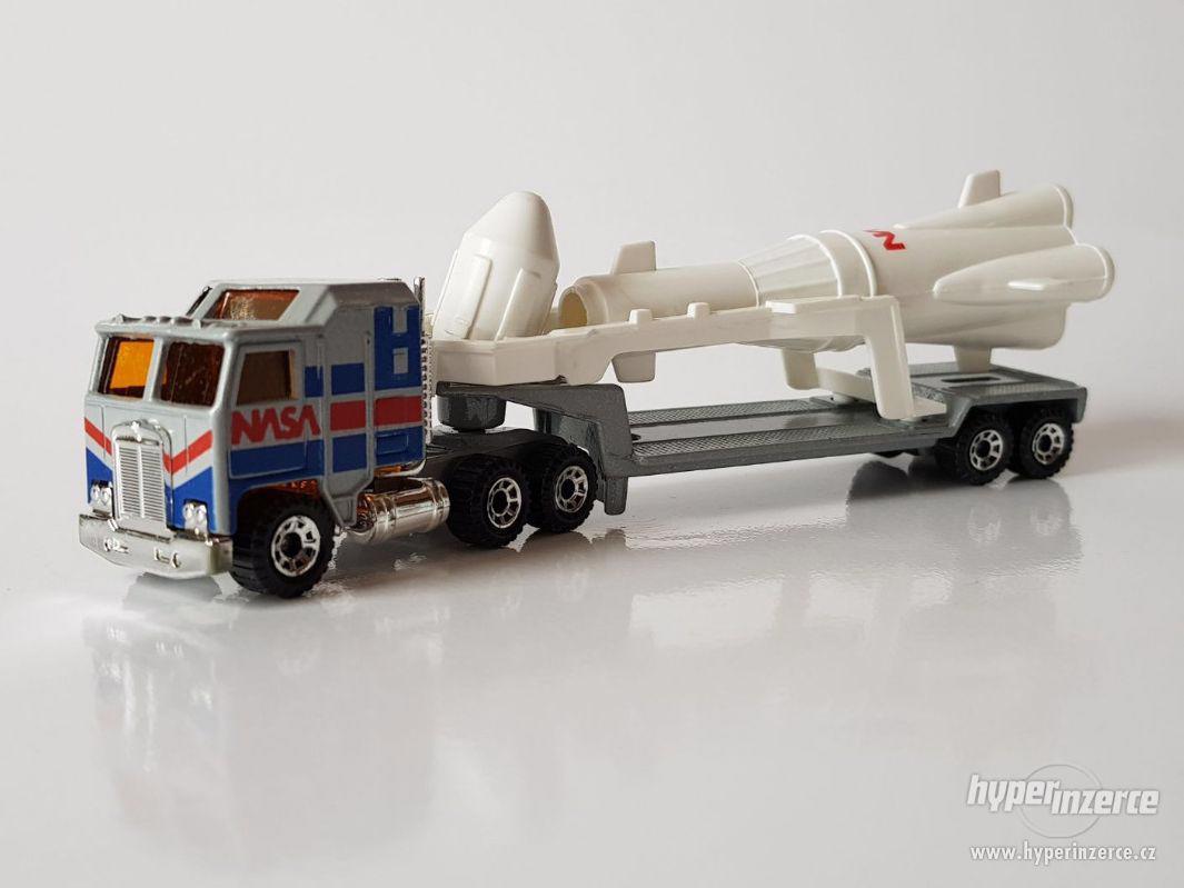 Matchbox Convoy Kenworth Rocket Transporter Boxed NASA - bazar - Hyperinzerce.cz