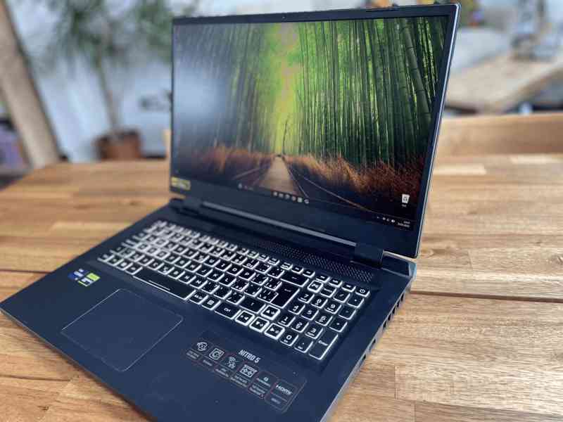 Herní notebook Acer Nitro 5 + Herní myš + Windows 11 Pro - bazar ...