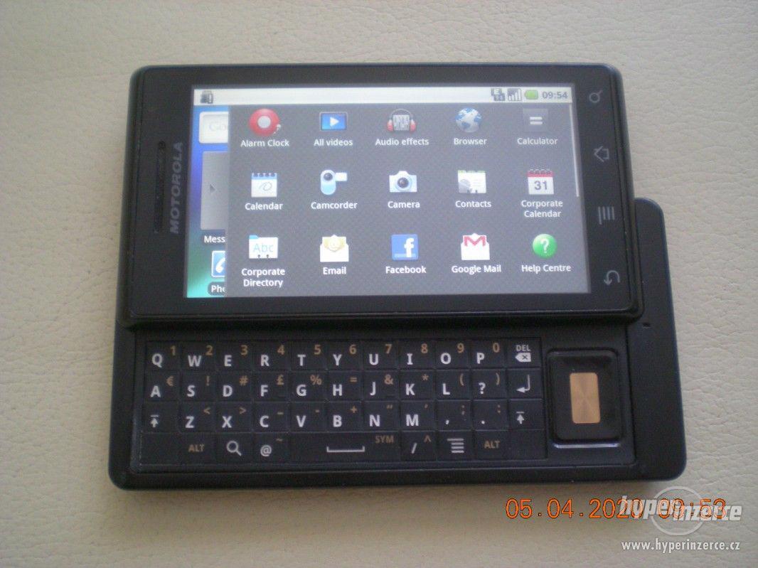 Motorola Milestone - dotykový telefon s QWERTY klávesnicí - bazar ...