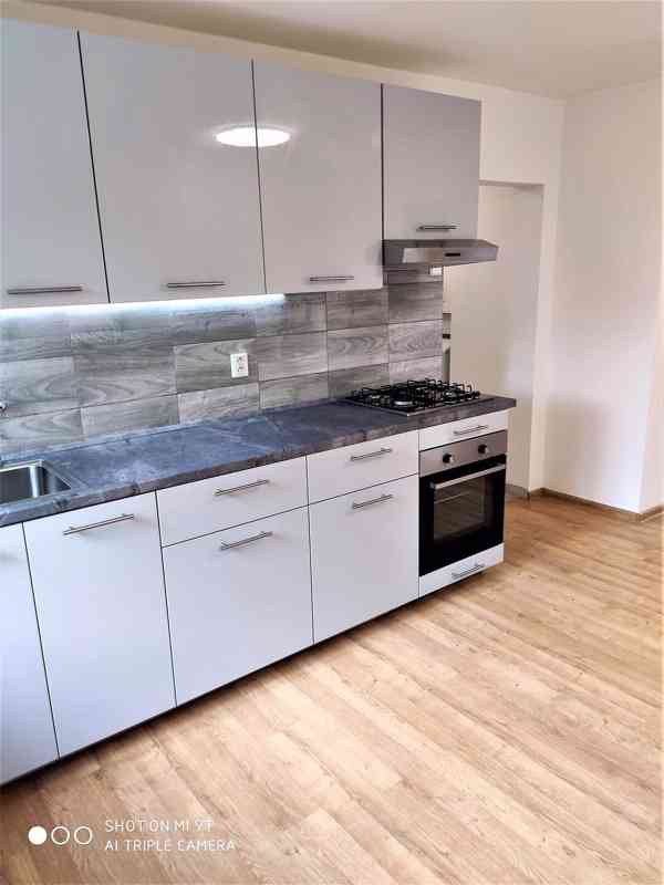 Pronájem bytu 2+1/B K .Buriana, centrum Chomutova - bazar - Hyperinzerce.cz