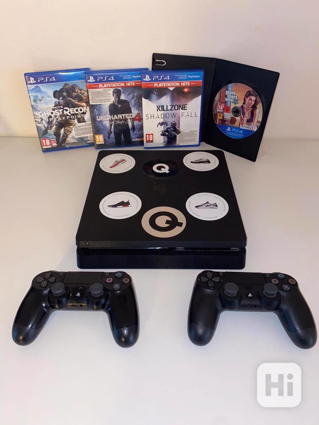 playstation 4, 2 ovladače, 4 hry - bazar - Hyperinzerce.cz