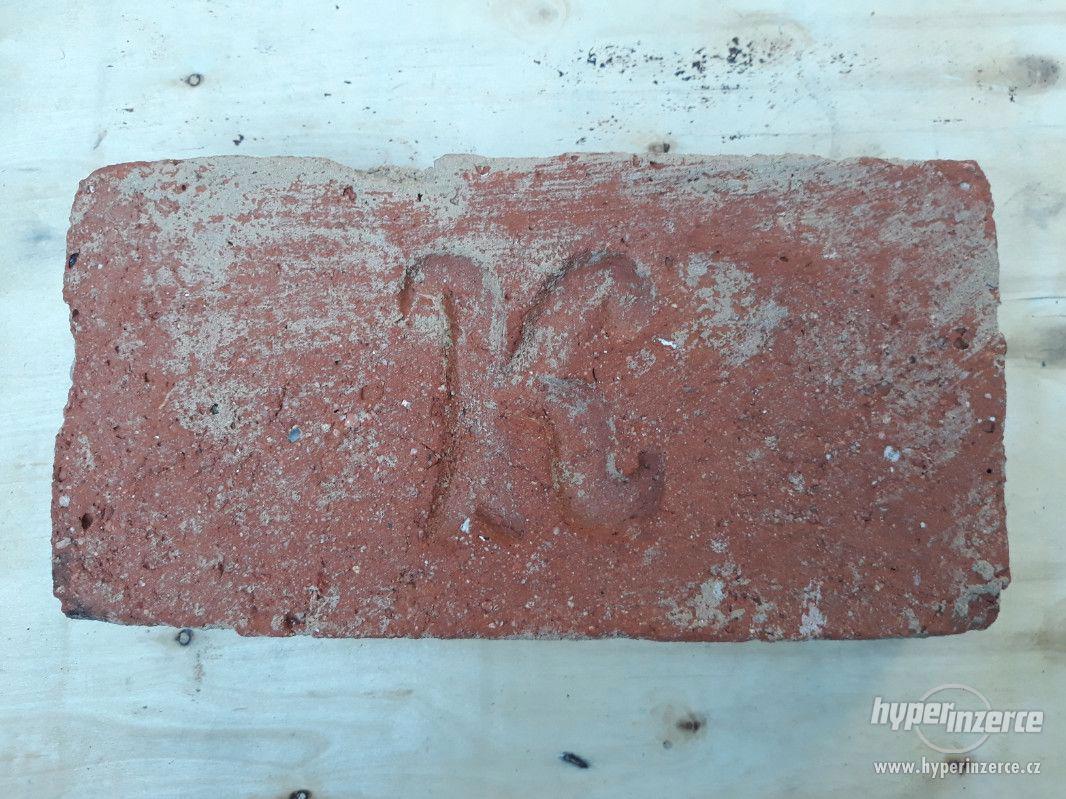 Pálené cihly se značkou "K", čištěné. - bazar - Hyperinzerce.cz