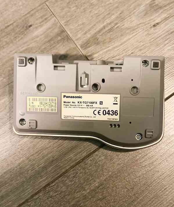 Digitální bezdrátový telefon moderní Panasonic KX-TG7100 - bazar ...