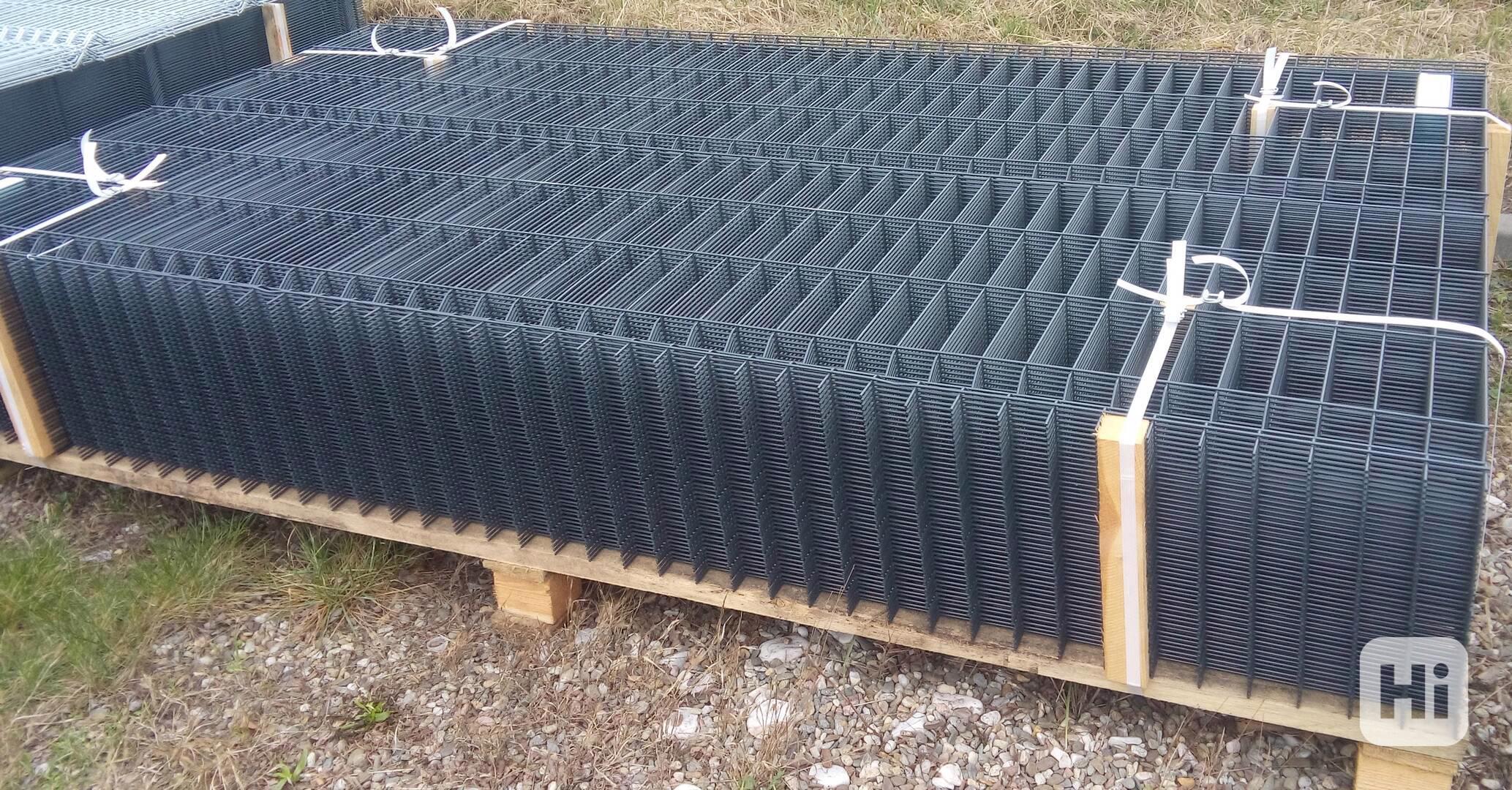 Panel Pluto Light 1530*2500*4mm RAL7016 - bazar - Hyperinzerce.cz