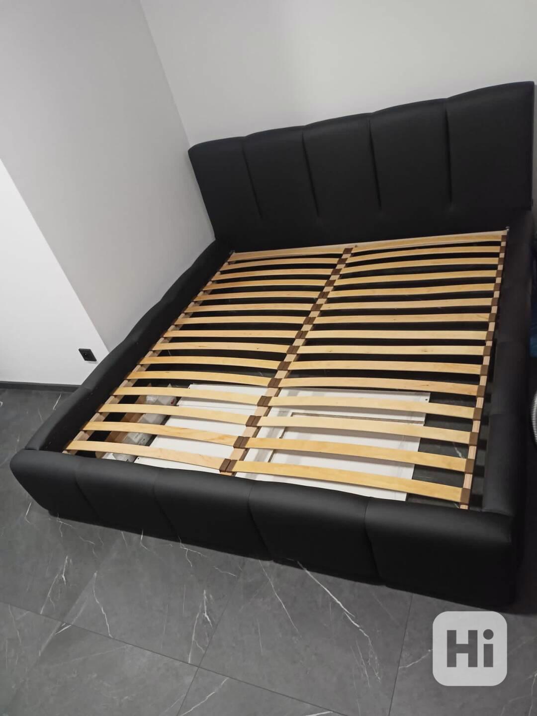 Moderní postel 180x200 - černá eko kůže Soft - bazar - Hyperinzerce.cz