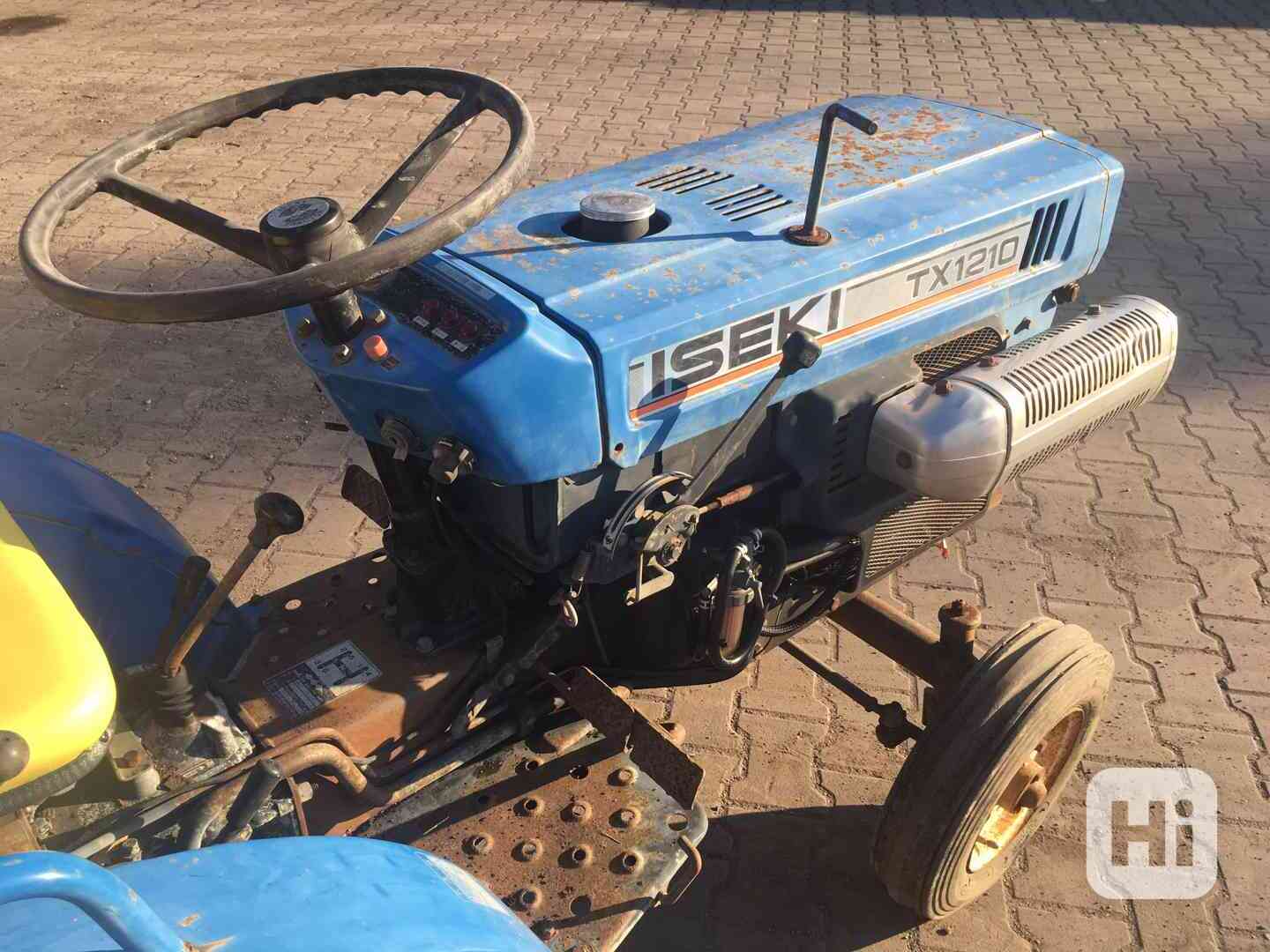 Traktor japonské Iseki 1210, 12Hp, 2x4 - bazar - Hyperinzerce.cz
