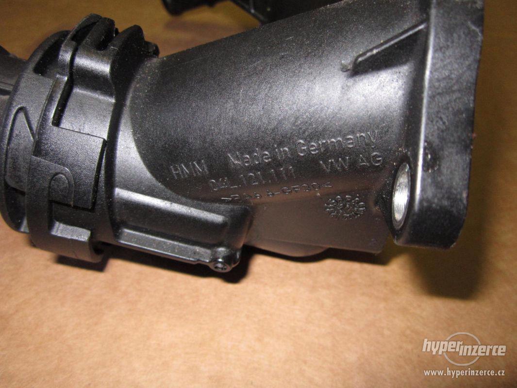 Original VW Priruba Termostat 04L121071E 1,6TDI - bazar - Hyperinzerce.cz