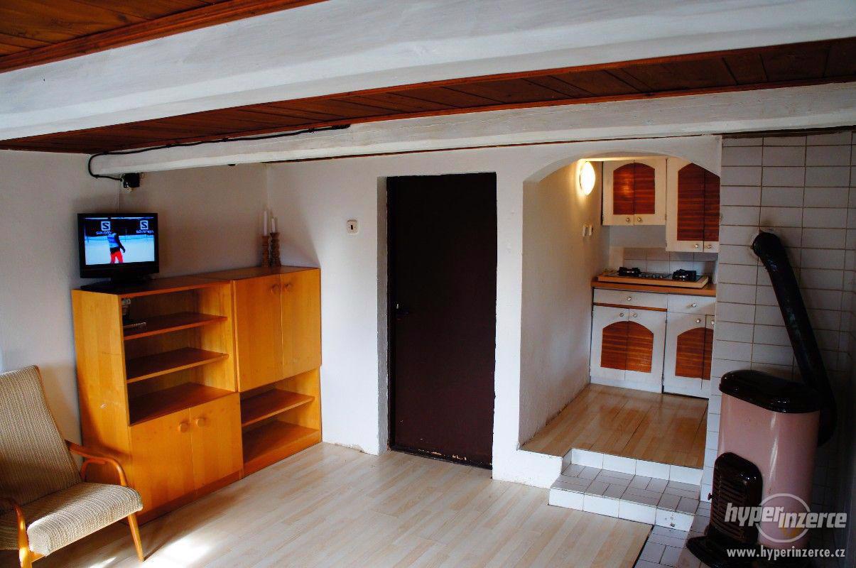 Prodej roubenky po rekonstrukci 75m2, pozemek 108 m2 - bazar - Hyperinzerce.cz