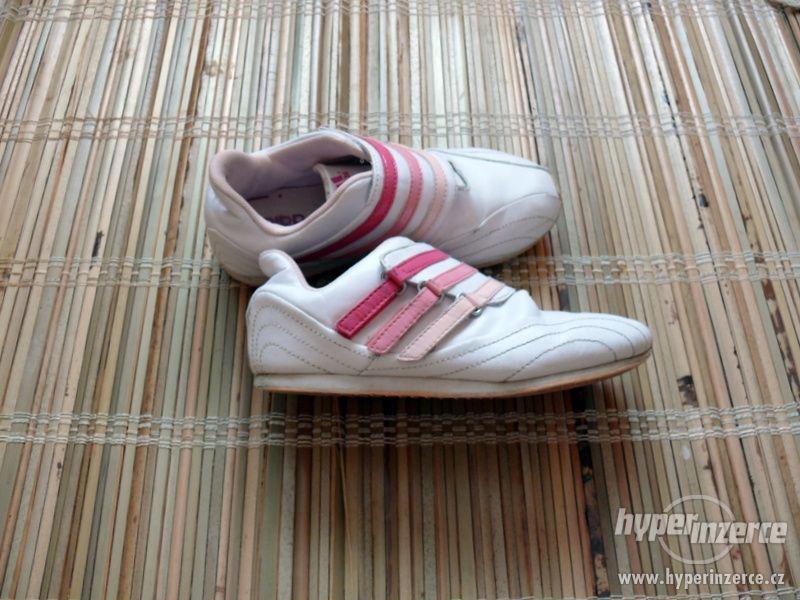 ADIDAS - BÍLÉ BOTASKY/TENISKY VEL.32 - bazar - Hyperinzerce.cz