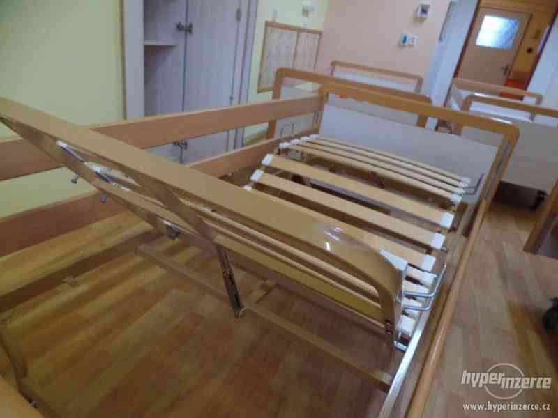 Lůžko mechanicky polohovací s hrazdou repasované - bazar - Hyperinzerce.cz