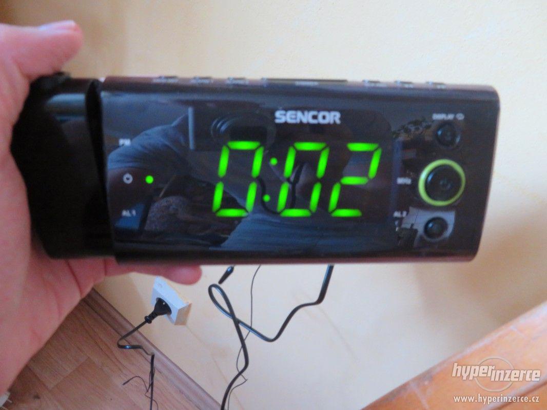 Radio budík Sencor SRC 330 - bazar - Hyperinzerce.cz