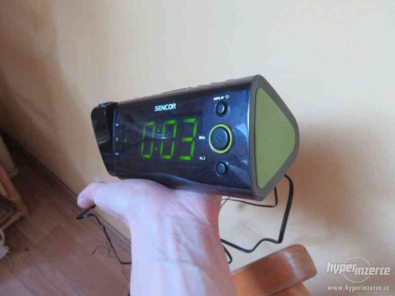 Radio budík Sencor SRC 330 - bazar - Hyperinzerce.cz