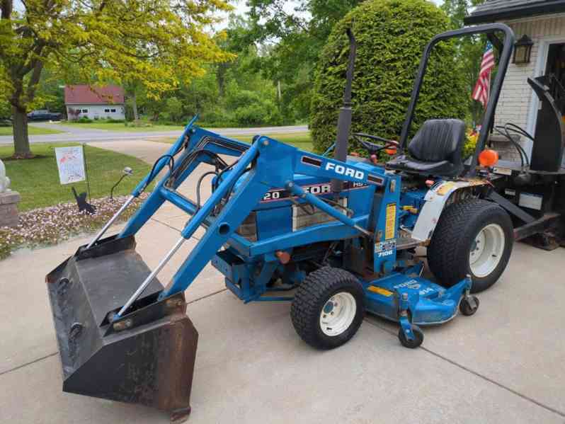 Traktor Ford 1220 HST - bazar - Hyperinzerce.cz