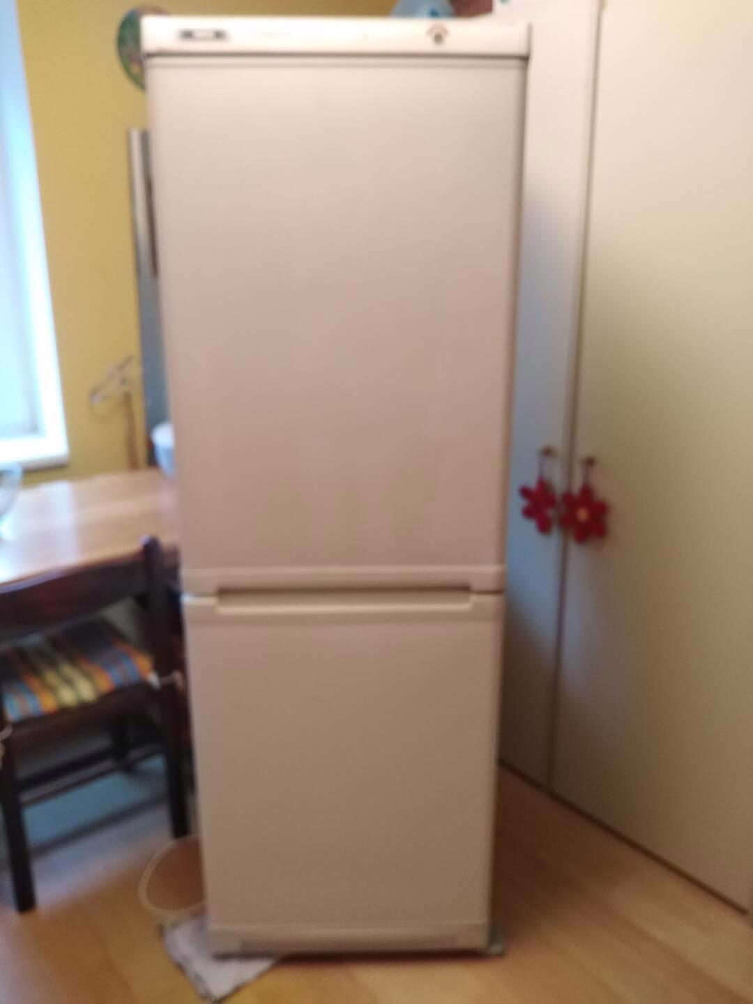 Lednice s mrazákem - kombinovaná chladnička - bazar - Hyperinzerce.cz