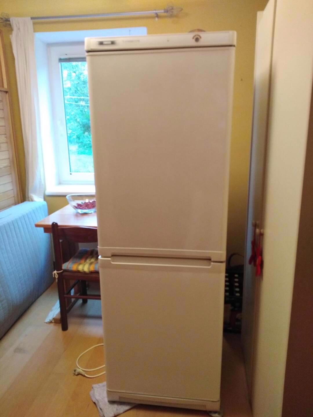 Lednice s mrazákem - kombinovaná chladnička - bazar - Hyperinzerce.cz