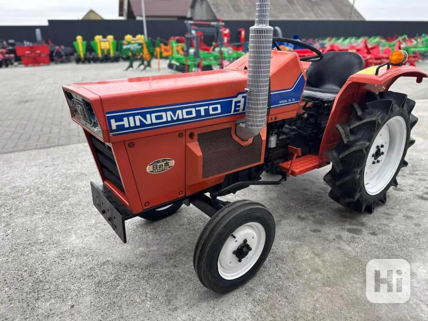 Traktor Hinomoto E152, 4×2 (16 hp) + sekačka - bazar - Hyperinzerce.cz