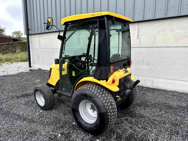 Kompaktní traktor JCB 327 HST - bazar - Hyperinzerce.cz