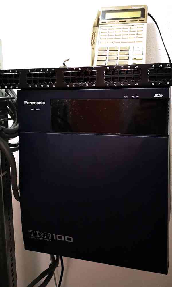 Telefonní ústředna Panasonic TDA100 Hybrid IP-PBX - bazar - Hyperinzerce.cz