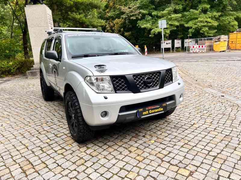 Nissan Pathfinder 2.5dCi 7 míst 128kw - bazar - Hyperinzerce.cz
