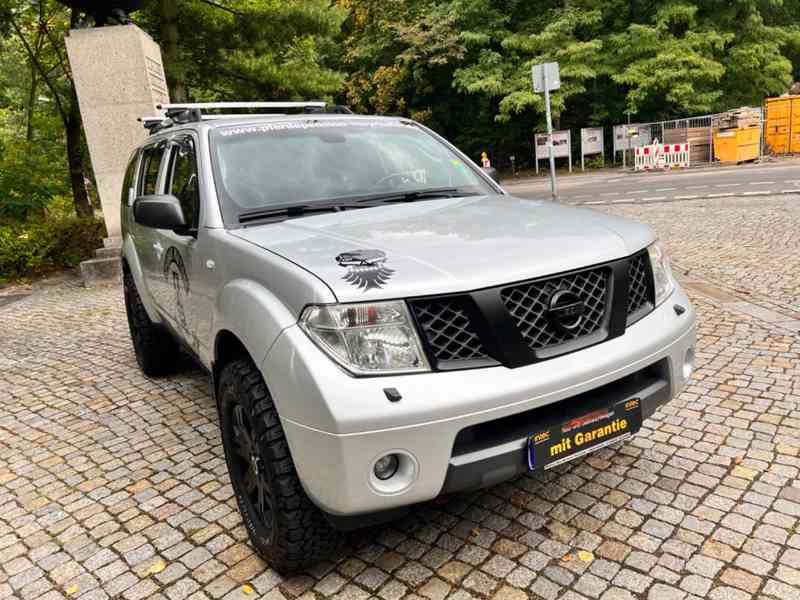 Nissan Pathfinder 2.5dCi 7 míst 128kw - bazar - Hyperinzerce.cz