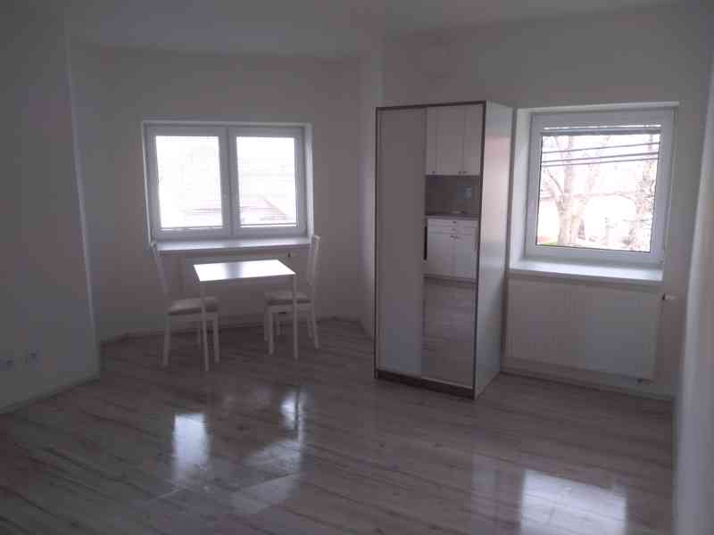 Pronájem bytu 1+kk - bazar - Hyperinzerce.cz