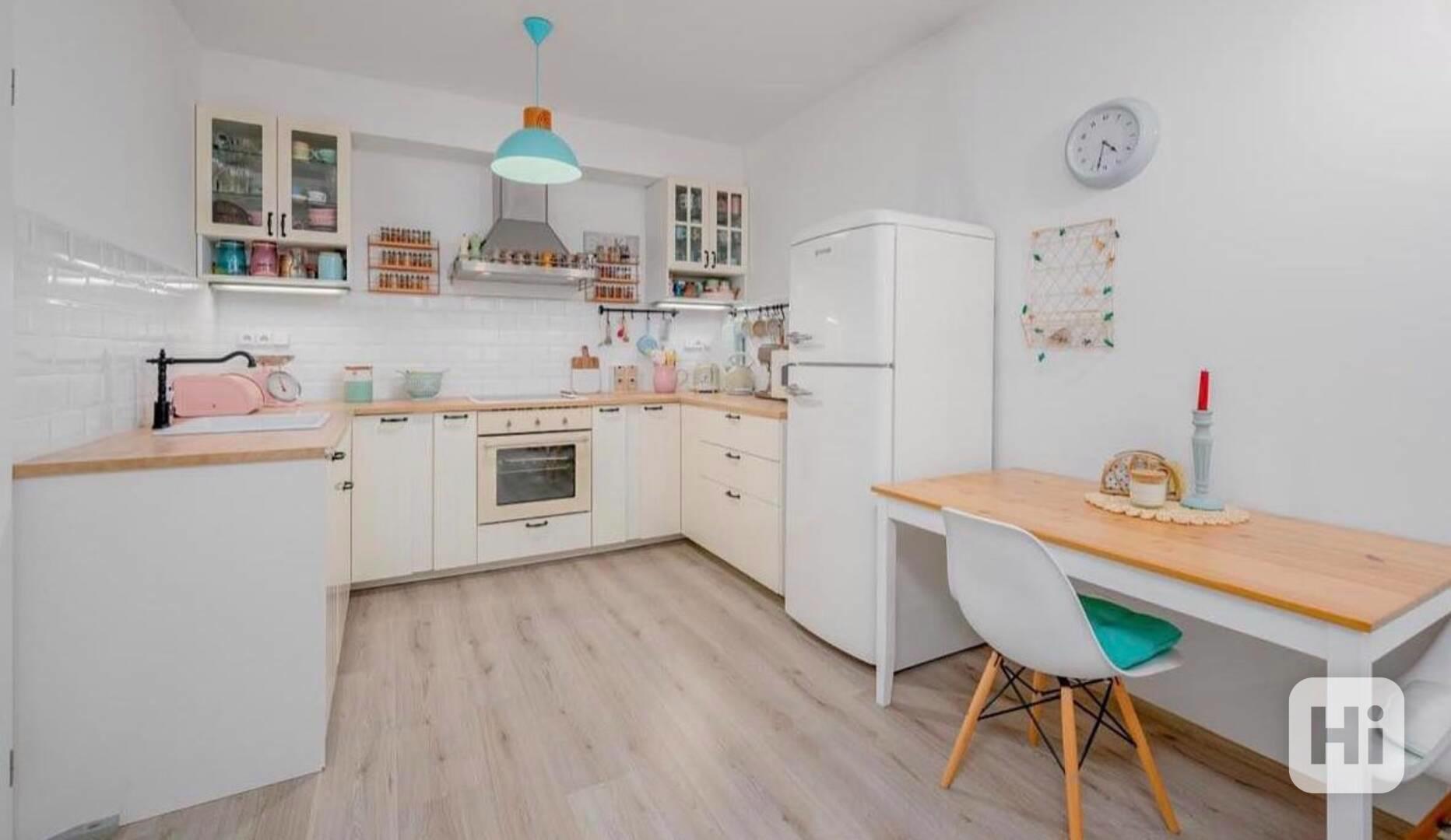 Byt 2+kk s balkónem - bazar - Hyperinzerce.cz