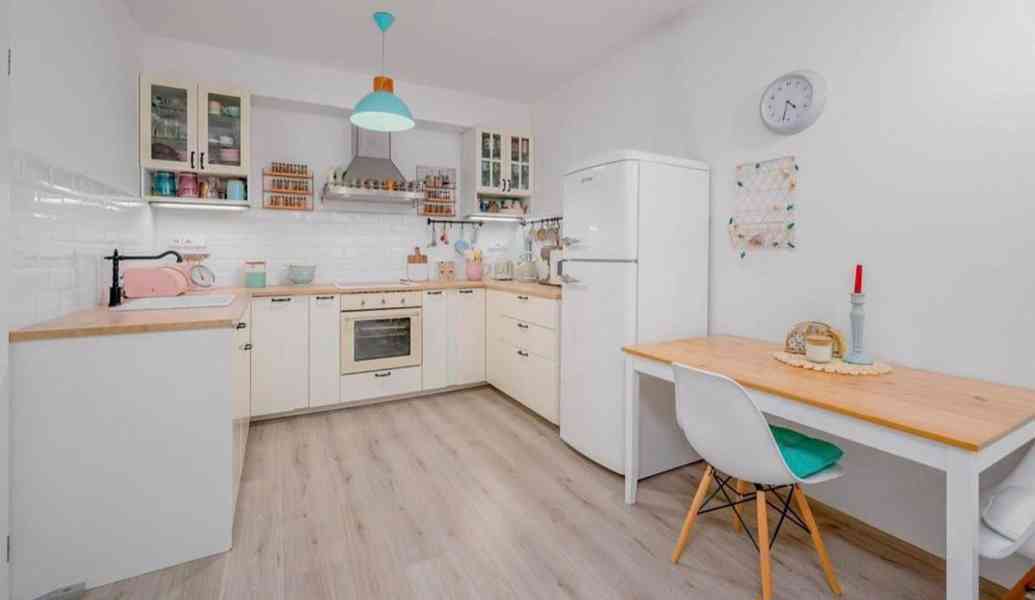 Byt 2+kk s balkónem - bazar - Hyperinzerce.cz