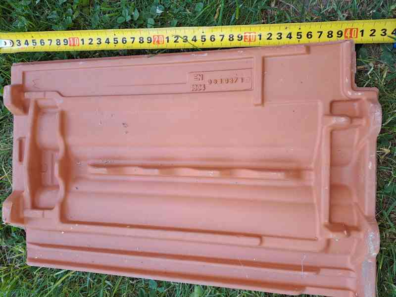 Střešní tašky Bramac + doplňky - bazar - Hyperinzerce.cz