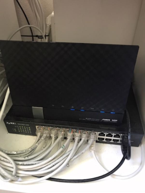 VDSL2 modem ASUS DSL-N17U - bazar - Hyperinzerce.cz