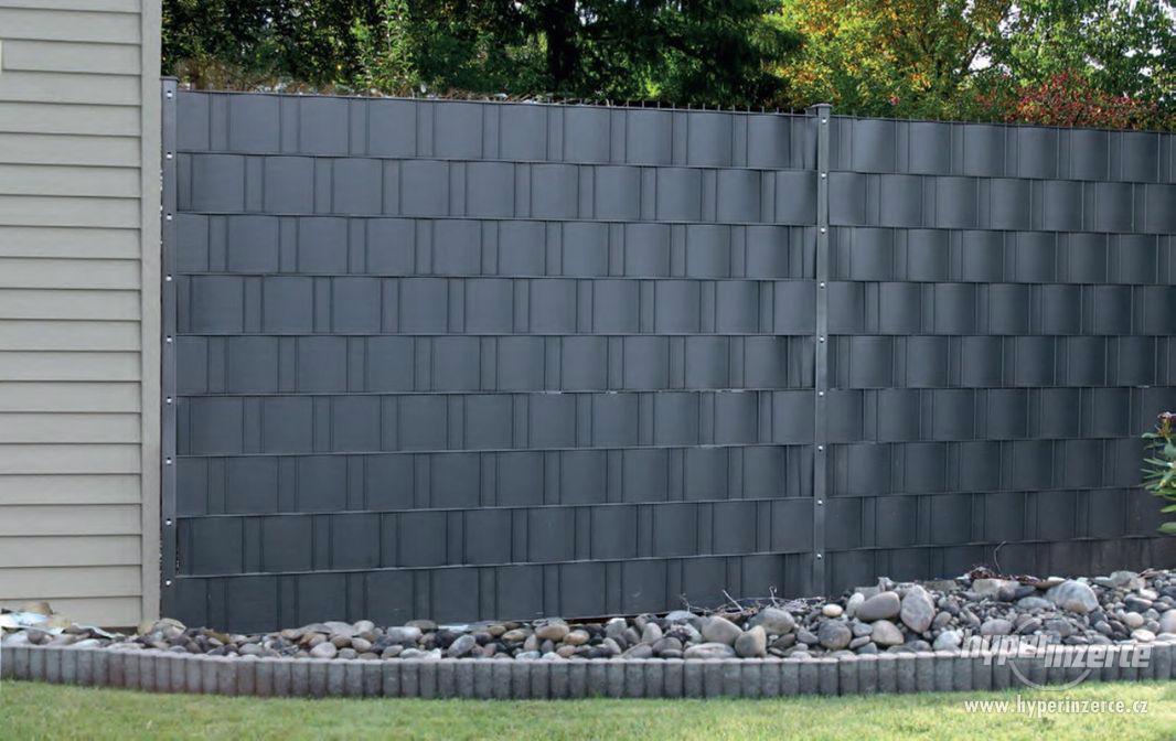 Stínící páska na plotové panely, grafitové barvy - bazar - Hyperinzerce.cz