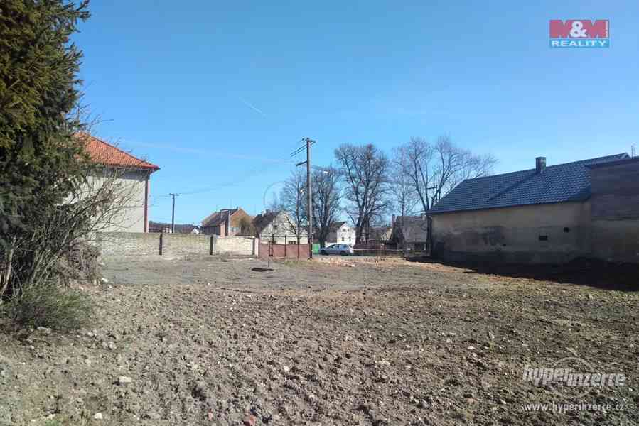 Prodej stavebního pozemku, 1055m2, Lišany - bazar - Hyperinzerce.cz