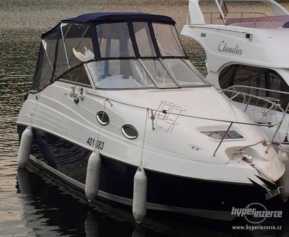 KAJUTOVÁ LOĎ REGAL 2460 pravidelný servis-top stav - bazar - Hyperinzerce.cz