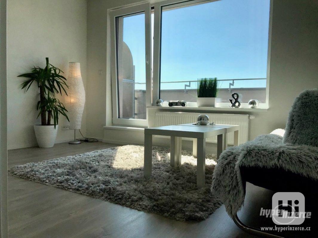 2kk byt z terasou Jahodnice/Hostavice, Praha 14 - 50m2+11m2 - bazar - Hyperinzerce.cz