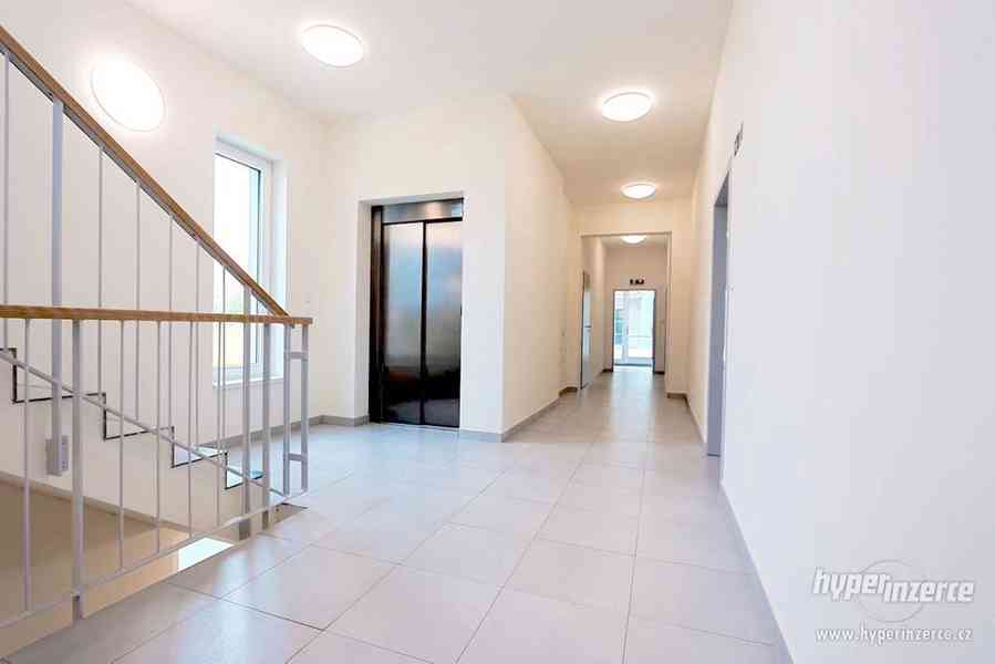 2kk byt z terasou Jahodnice/Hostavice, Praha 14 - 50m2+11m2 - bazar - Hyperinzerce.cz