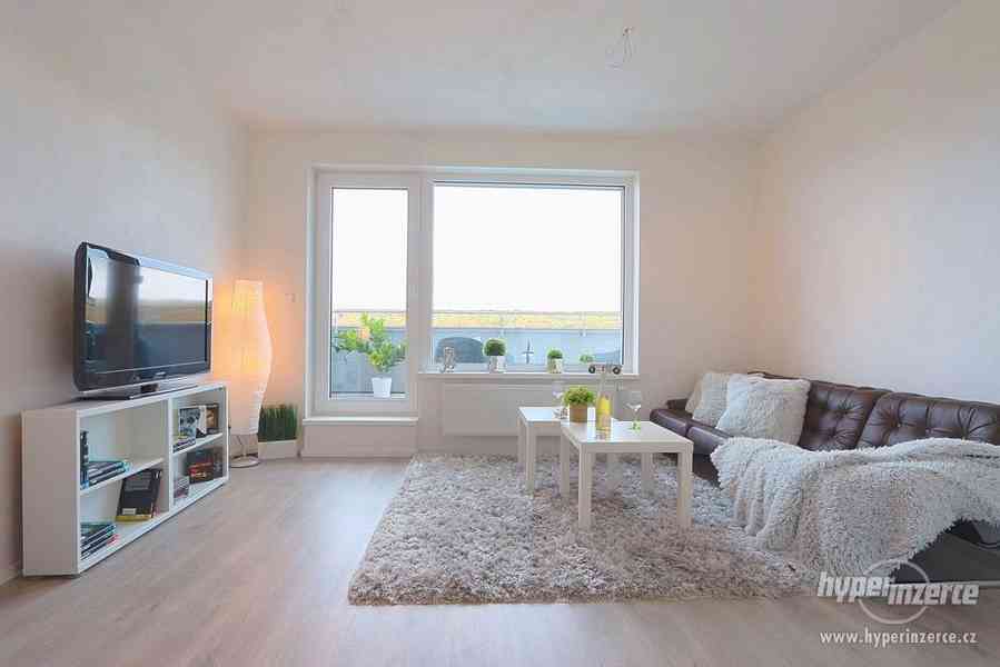 2kk byt z terasou Jahodnice/Hostavice, Praha 14 - 50m2+11m2 - bazar - Hyperinzerce.cz