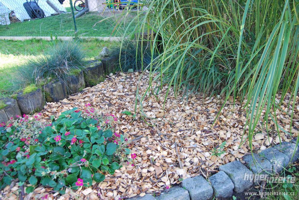 Dekorativní mulčovací dřevní štěpka - bazar - Hyperinzerce.cz