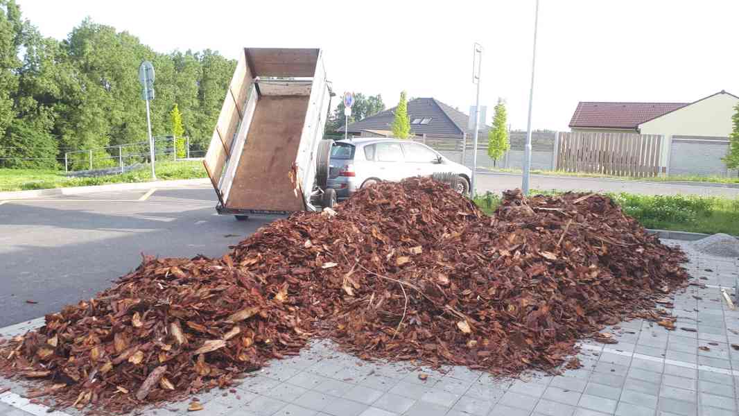Volně ložená mulčovací kůra a štěpka - bazar - Hyperinzerce.cz
