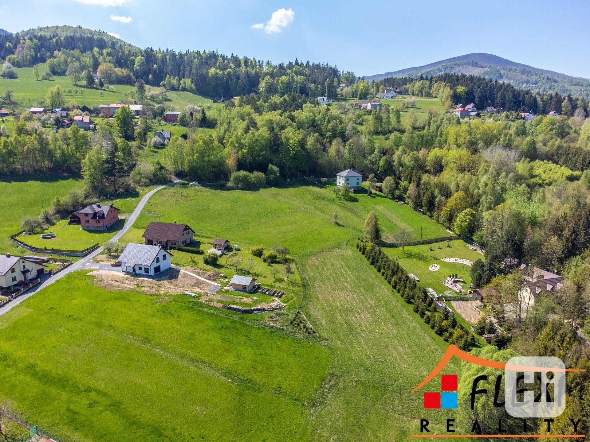 Prodej výjimečného pozemku s možností výstavby 5 rodinných domů v malebných Beskydech, 9294 m2 ...