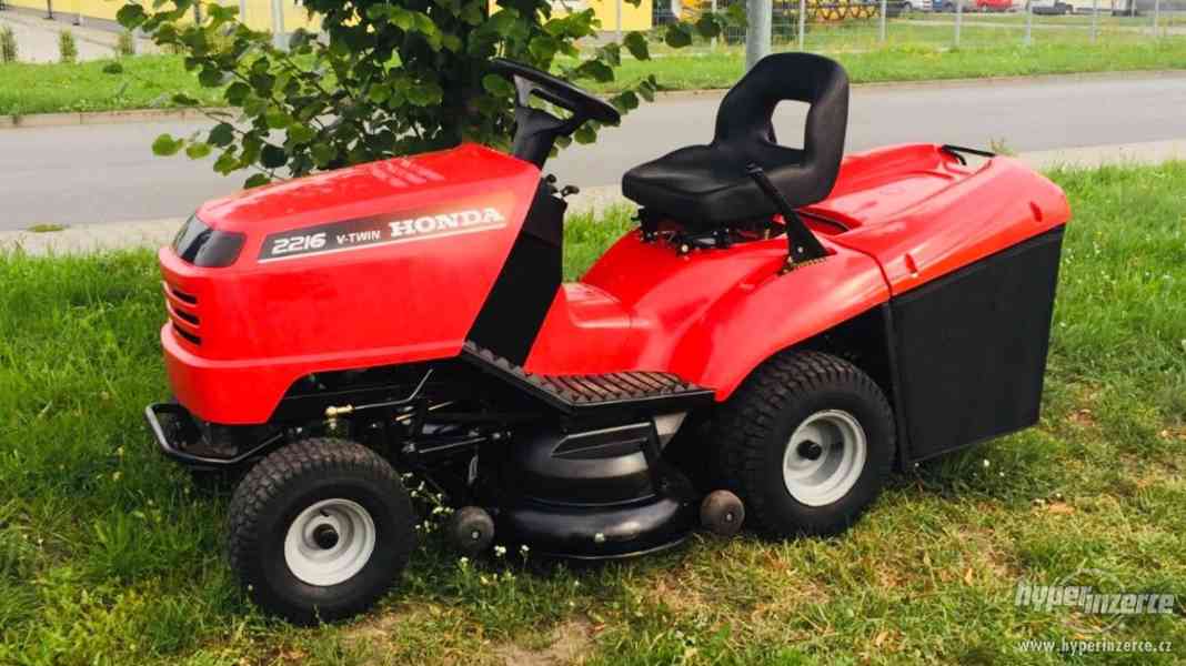 zahradní traktor, traktůrek na sekání, žací stroj - bazar - Hyperinzerce.cz