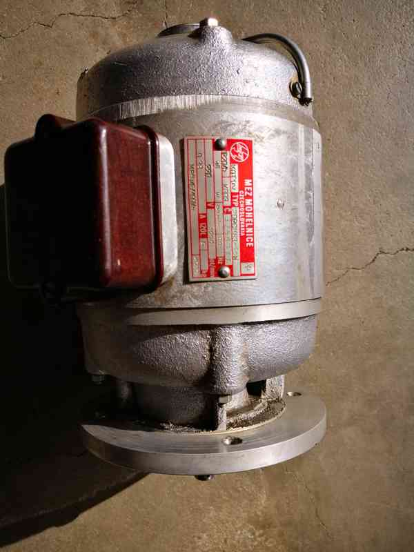 Elektromotor 220 V - bazar - Hyperinzerce.cz