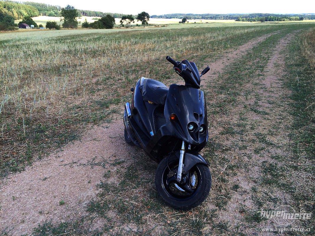 Skútr Malaguti F12 Phantom 50cc - bazar - Hyperinzerce.cz