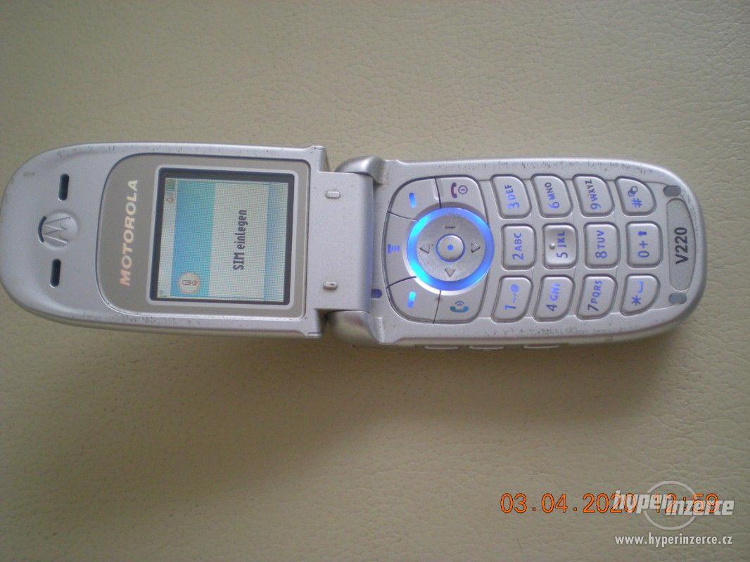 Motorola V220 - véčkové mobilní telefony - bazar - Hyperinzerce.cz