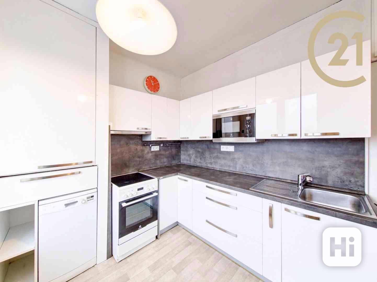 prodej bytu 3+1 s balkonem a dvěma sklepy, Šumperská ul., Letňany - bazar - Hyperinzerce.cz