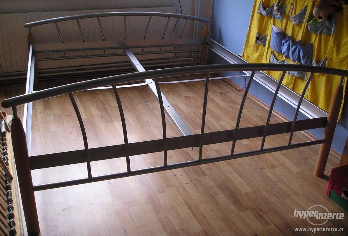 Moderní kovová postel 180x200 - bazar - Hyperinzerce.cz