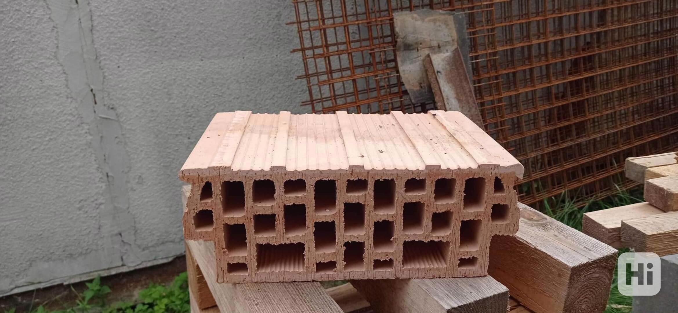 Keramická stropní vložka miako 15/50 - bazar - Hyperinzerce.cz